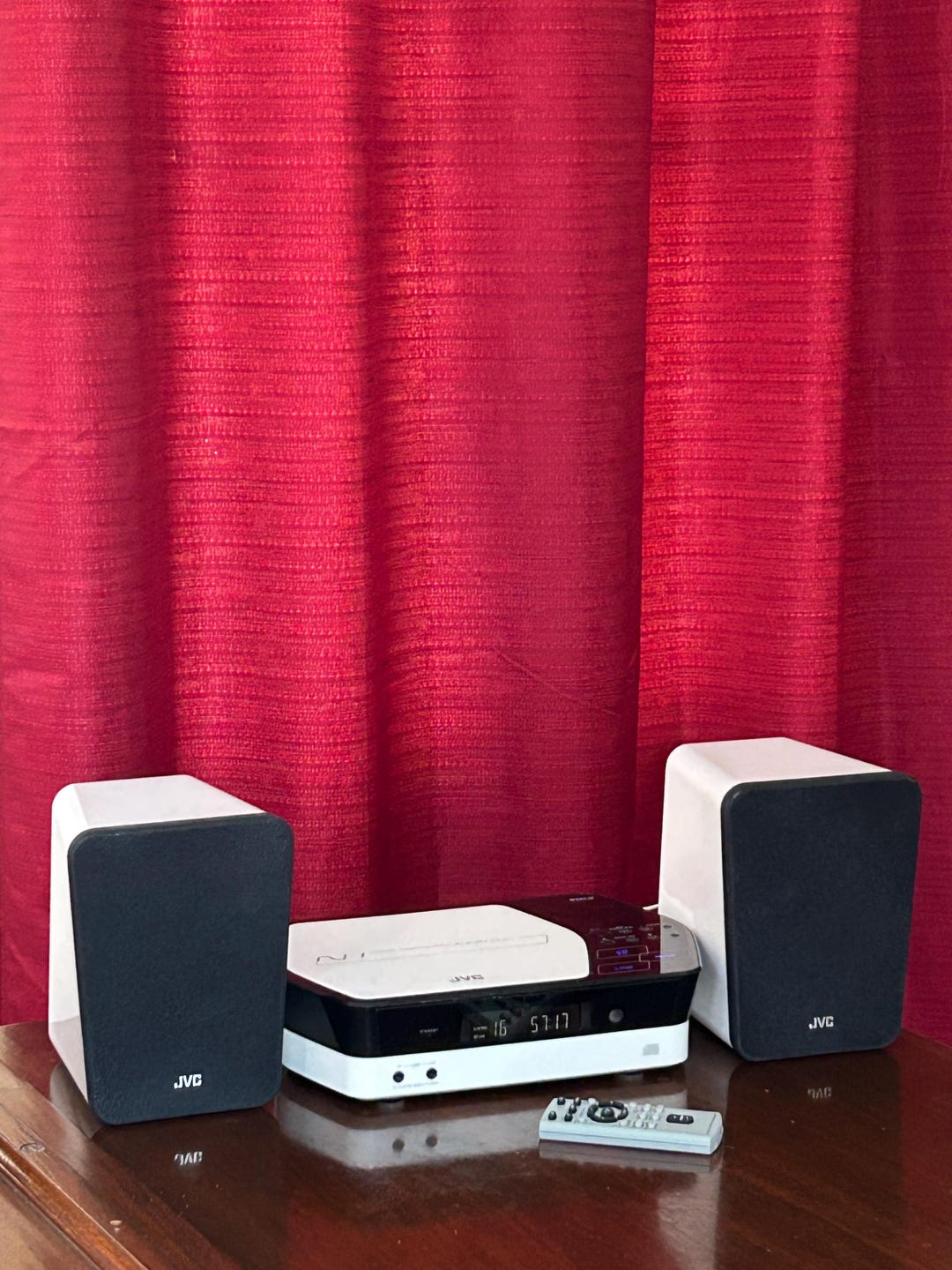 Aiwa Micro Stereo System (cd Player, Am/fm Radio and Aux In). Cleaned ...