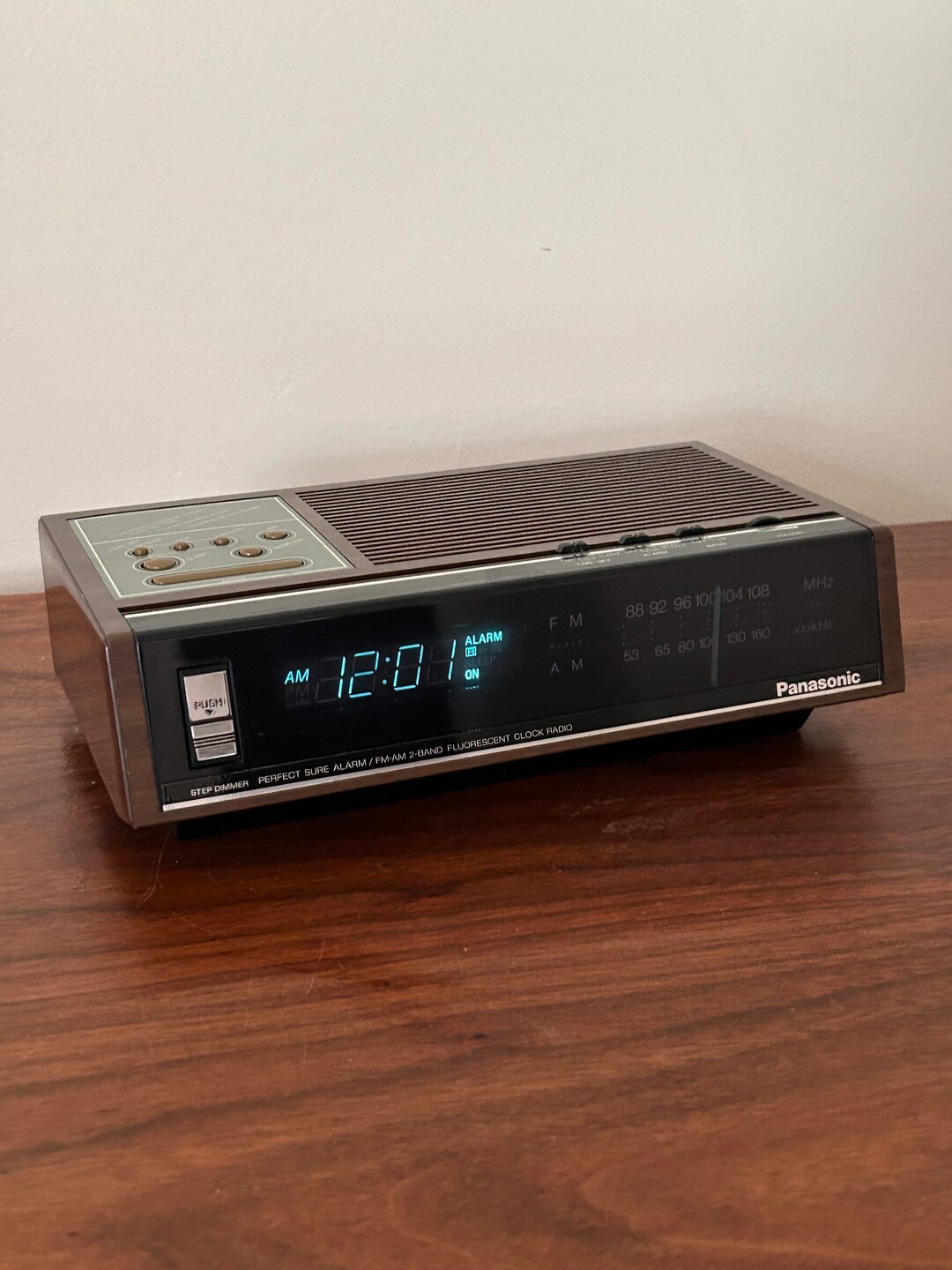 Vintage 80s Panasonic Digital Clock Radio. Clean and Workingand Easy to ...