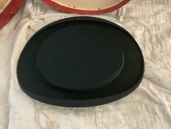 Vintage Magician or Opera Collapsible Hat - Gem