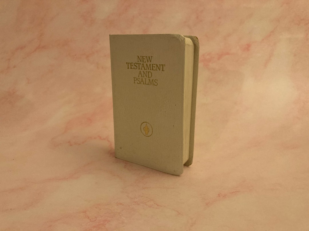 Pocket Size White Vintage Gideon Bible 1984 ref X200 - Etsy
