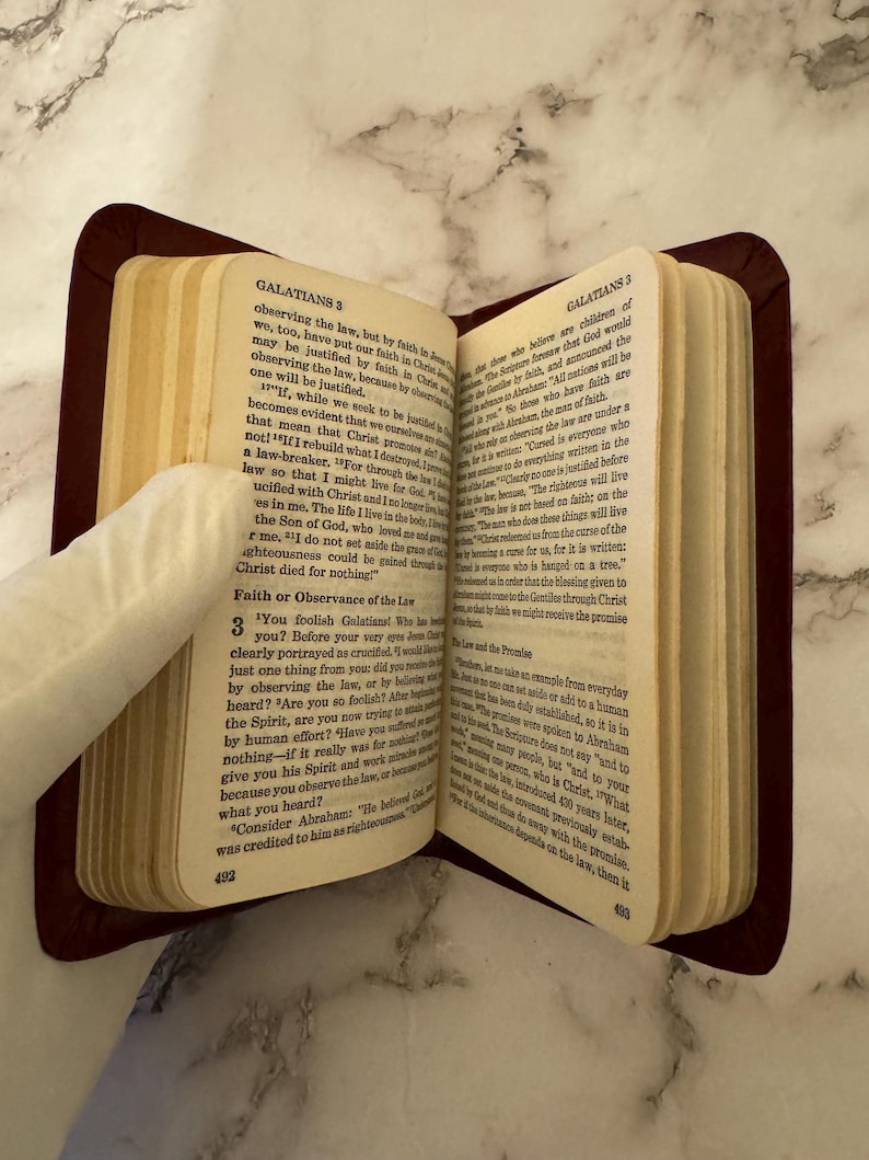 Vintage 1977 Gideons New Testament Bible (NIV) – Small Pocket Edition ...