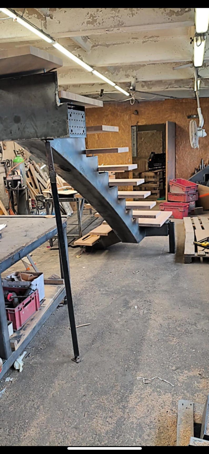 Modern Bent Metal Stair Spine for Indoor Stairs - Etsy UK