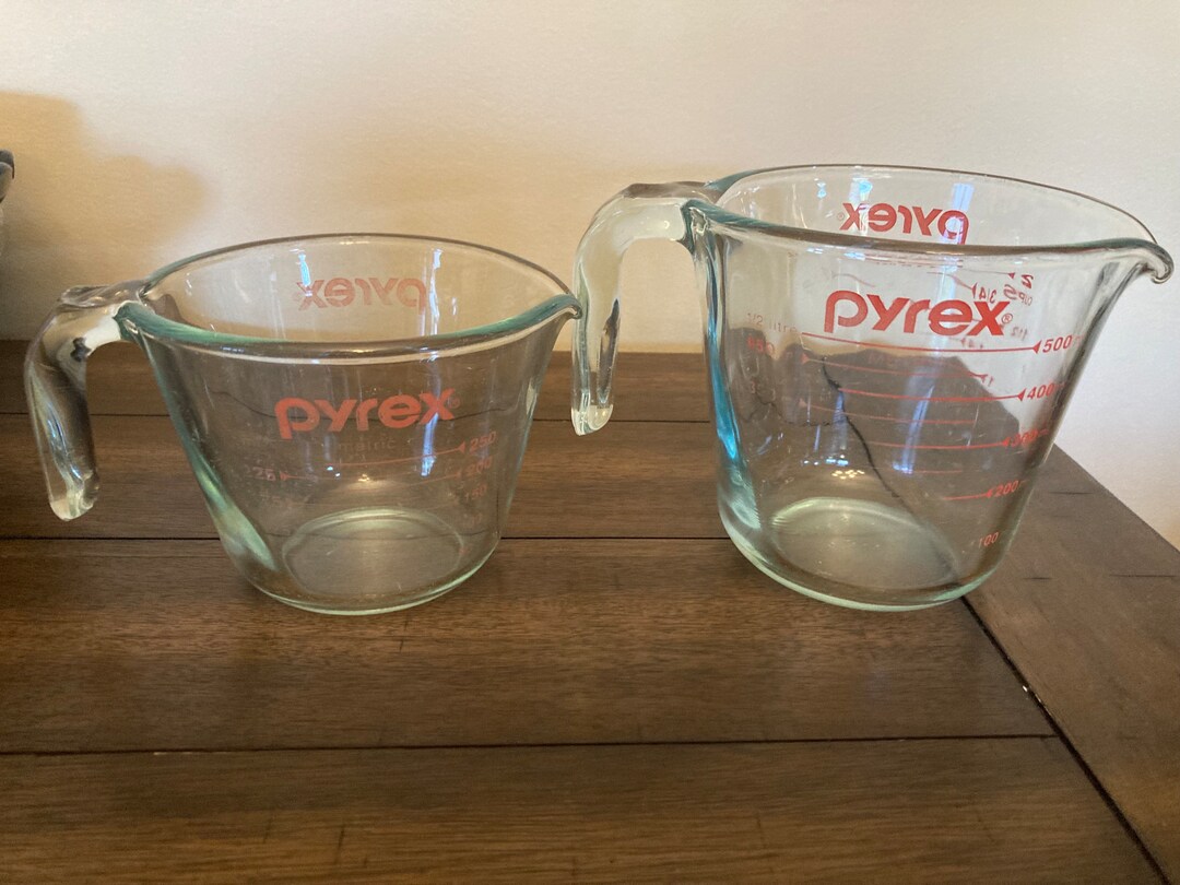 Pyrex Glass Measuring Cups Green Tint With Red Lettering 1 Cup and 2 ...