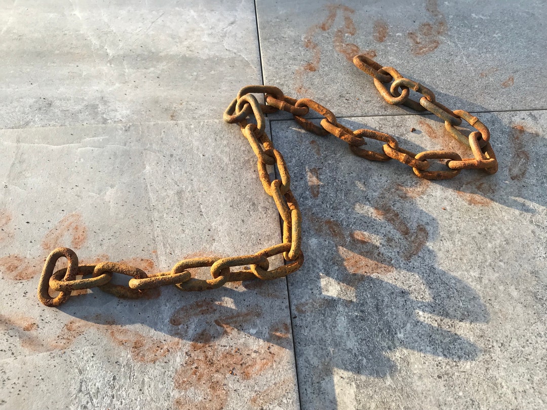 Old Rusty Chain Heavy 14 Inch Rusted Farm Chain Rusty Metal Outdoor ...