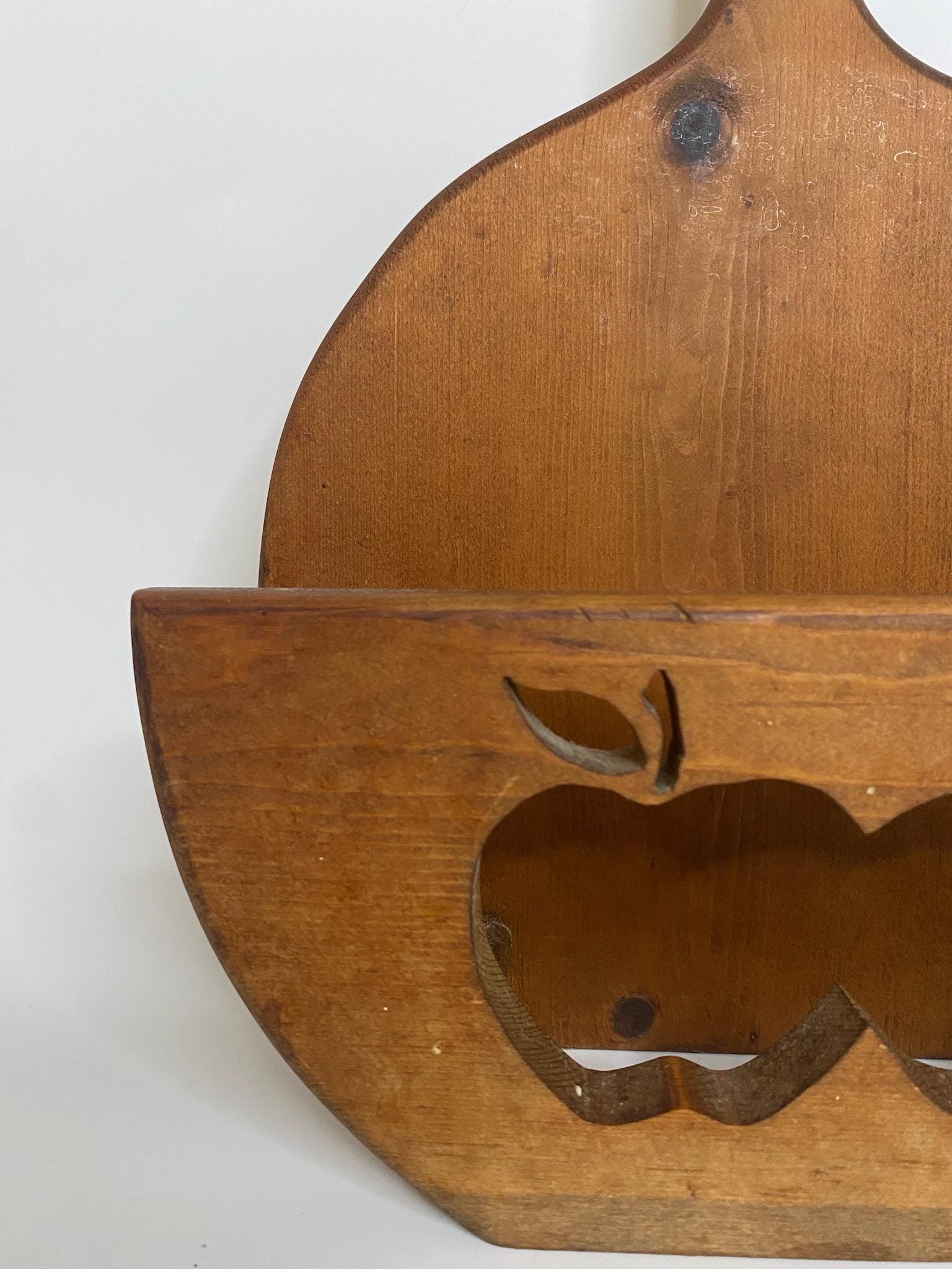 Vintage Country Style Paper Plate Holder With Apple Eyelet Openings ...