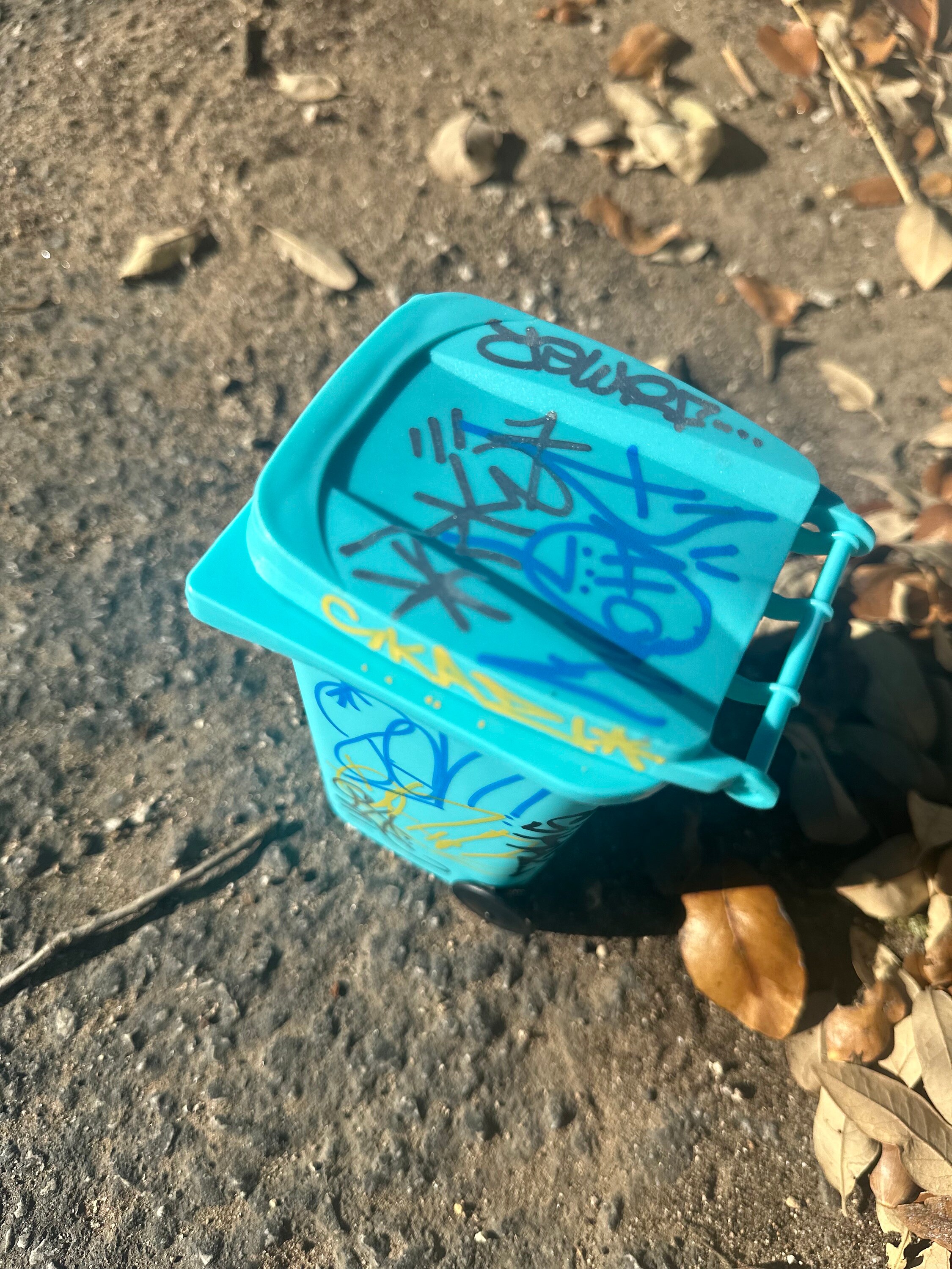 Graffiti Trash Can (customizable) - Etsy