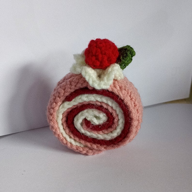 Crochet Pattern : Swiss Roll Cake - Etsy