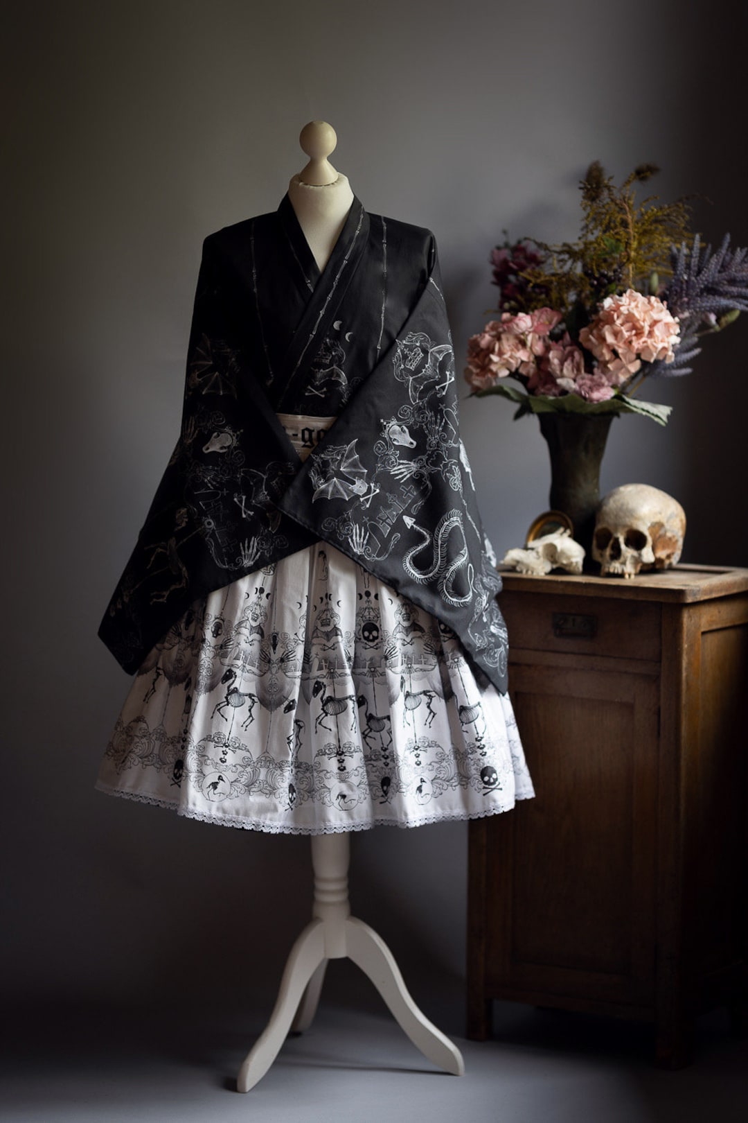 Samue Top ‘cemetery-go-round’ / Kimono Sleeves / Plus Size / Dark ...