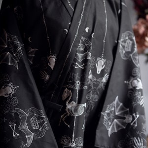 Samue Top ‘cemetery-go-round’ / Kimono Sleeves / Plus Size / Dark ...