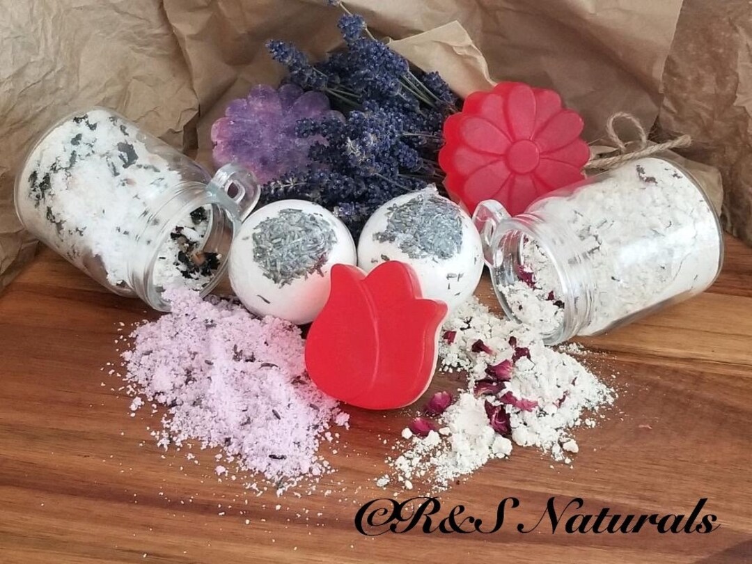Large Spa Day Gift Box Bath Bombs Hand Soaps Salts Milk Bath Lavender ...