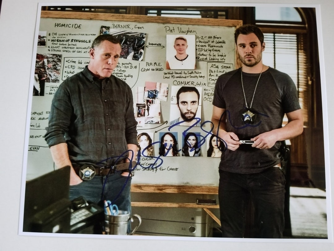 Chicago PD Signed 8x10 Photo RP Voight - Etsy
