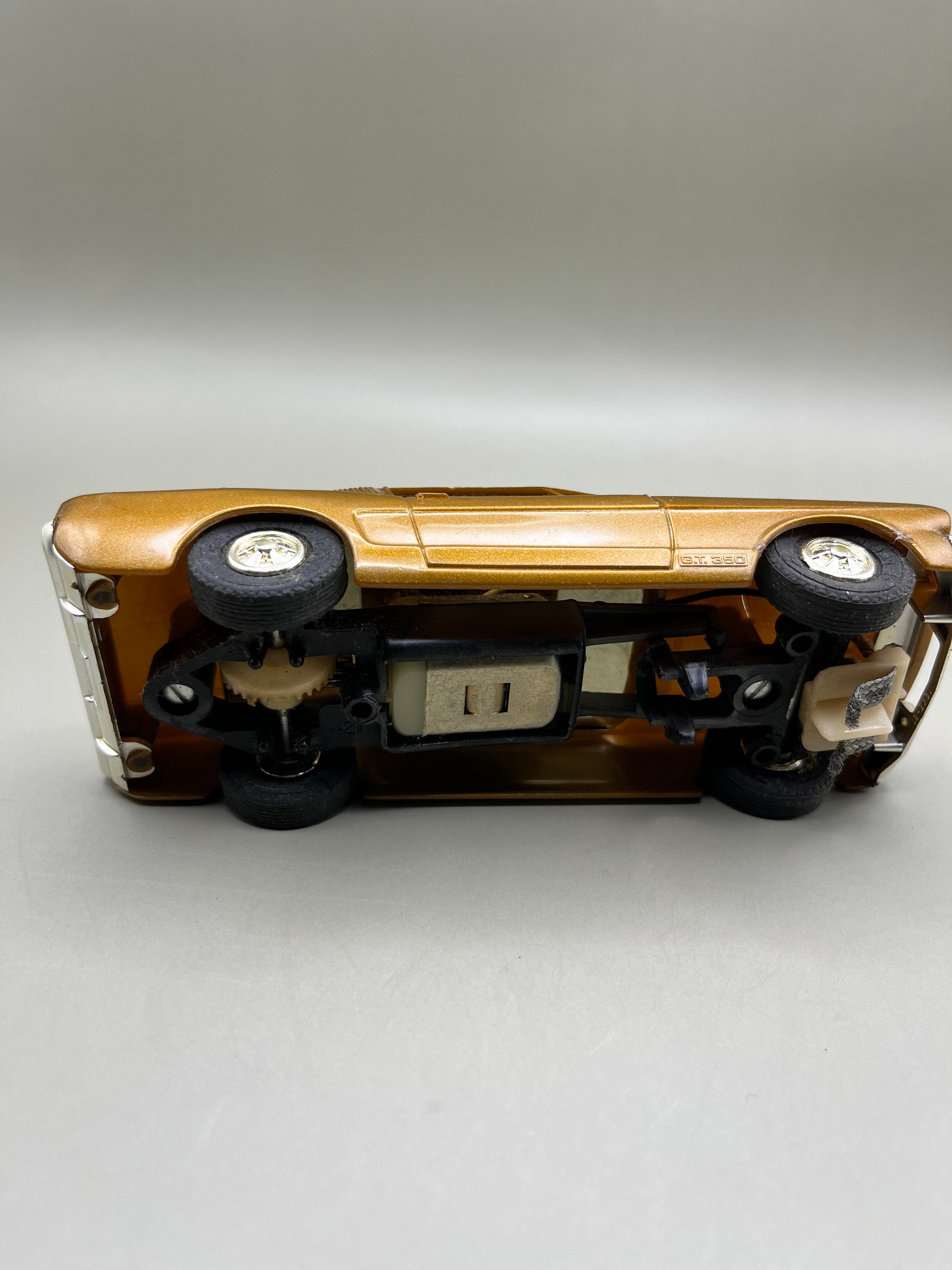 1966 Eldon Electric Race Track Eldon Shelby Mustang 350 gold 1/32 Scale ...