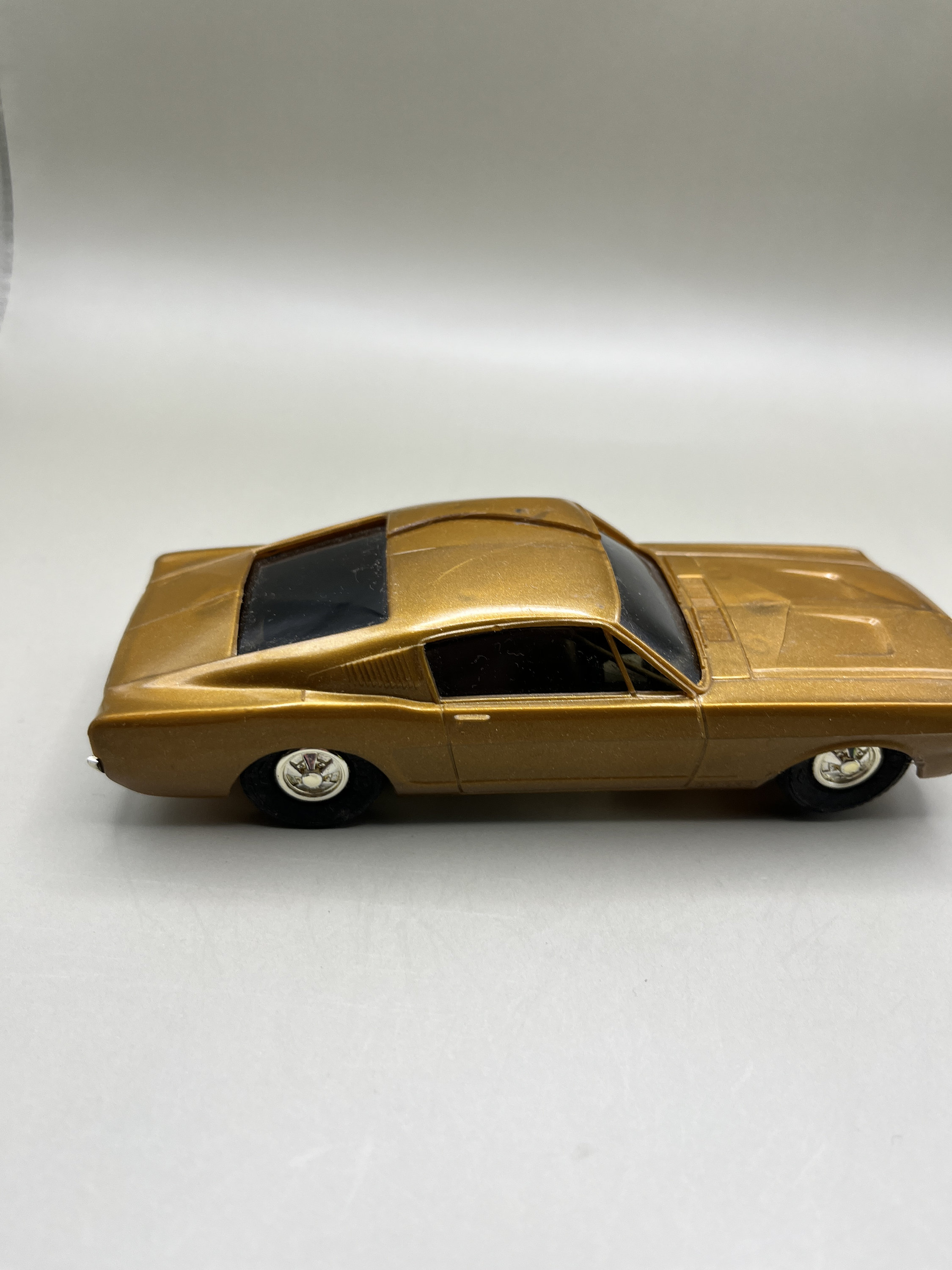 1966 Eldon Electric Race Track Eldon Shelby Mustang 350 gold 1/32 Scale ...