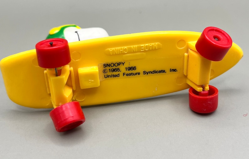 1965 / 1966 United Feature Syndicate Snoopy 3.25" Wind-up Toys, Skater ...