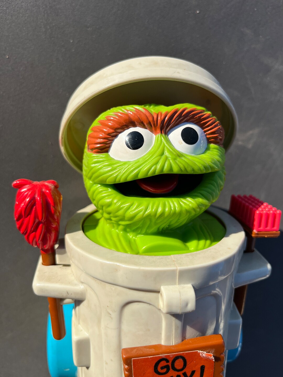 VINTAGE Oscar the Grouch Peek-a Boo Trash Can Animated Vintage Toy Jim ...
