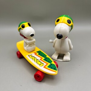 1965 / 1966 United Feature Syndicate Snoopy 3.25" Wind-up Toys, Skater ...
