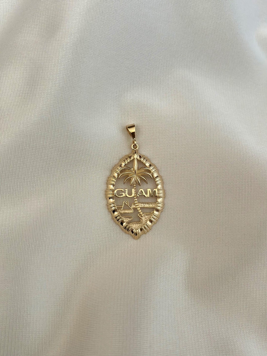 14k Solid Gold Guam Seal Pendant - Etsy