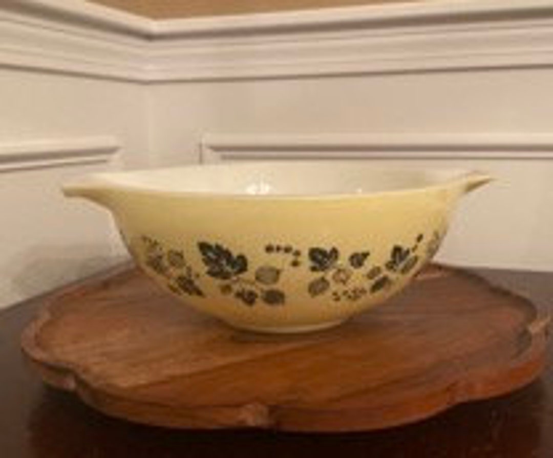 Vintage Pyrex Gooseberry Pattern Yellow & Black Large Cinderella Bowl ...