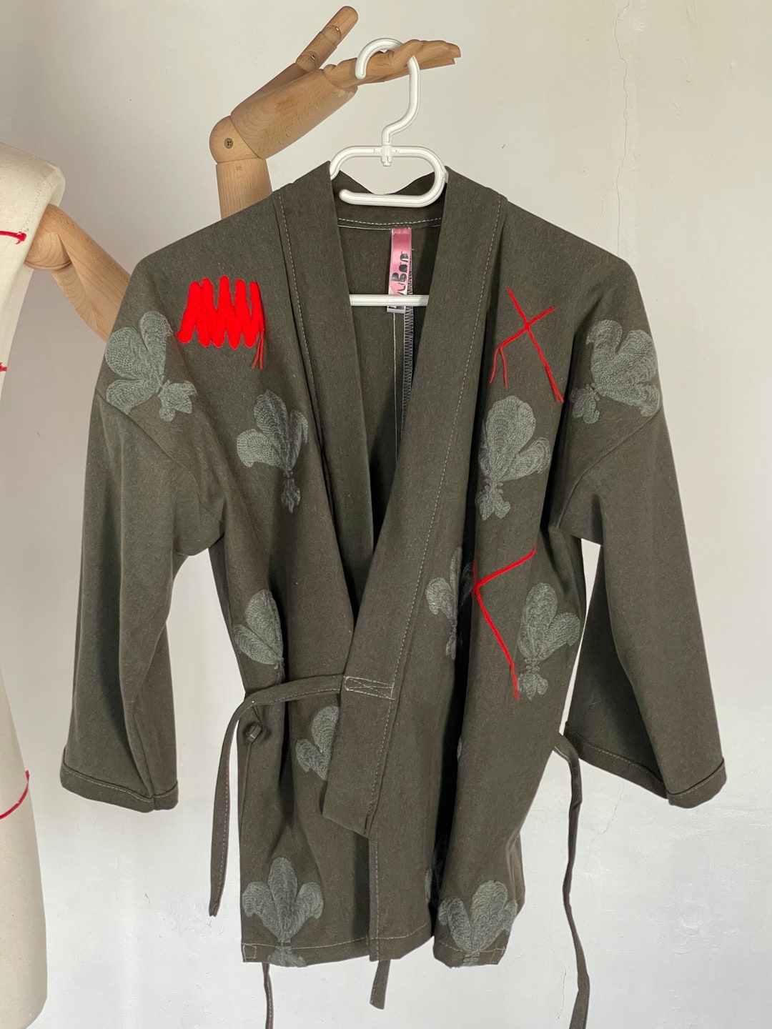 Japanese Vest Embroidered With Gray Fleur De Lys and Red Abstract ...