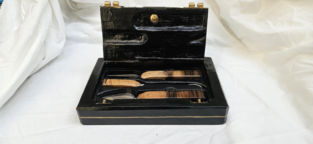 Blackheart Sassafras Cheese Set in Black Presentation Box With Brass ...