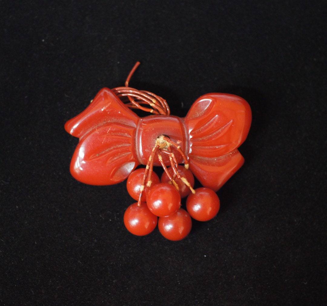 Vintage Bakelite Carved Bow and Dangling Berries Brooch Pin Loose ...