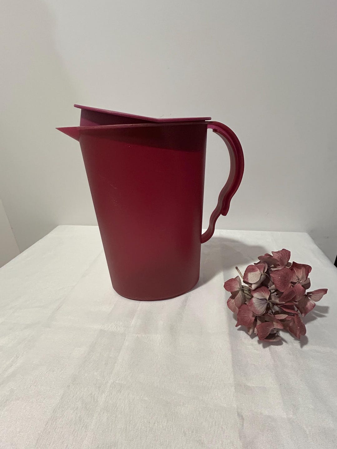 Tupperware 2.1L Raspberry Juice Pitcher With Open or Close Function ...