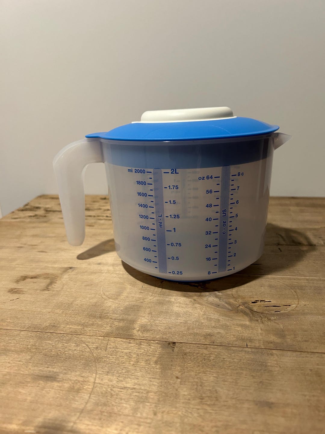 Tupperware Blue Graduated Pitcher 2 Liters With Multifunctional Lid ...