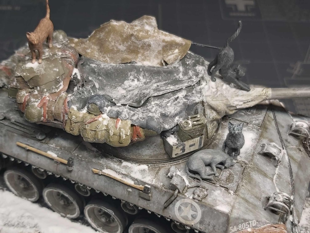 M18 Hellcat Tank With 4 Painted Cat Figures and a Wooden Snow Base ...