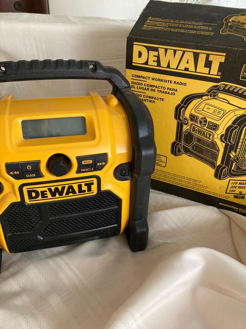 Dewalt DCR018 Compact Worksite Radio Durable, Portable, Multi-powered ...