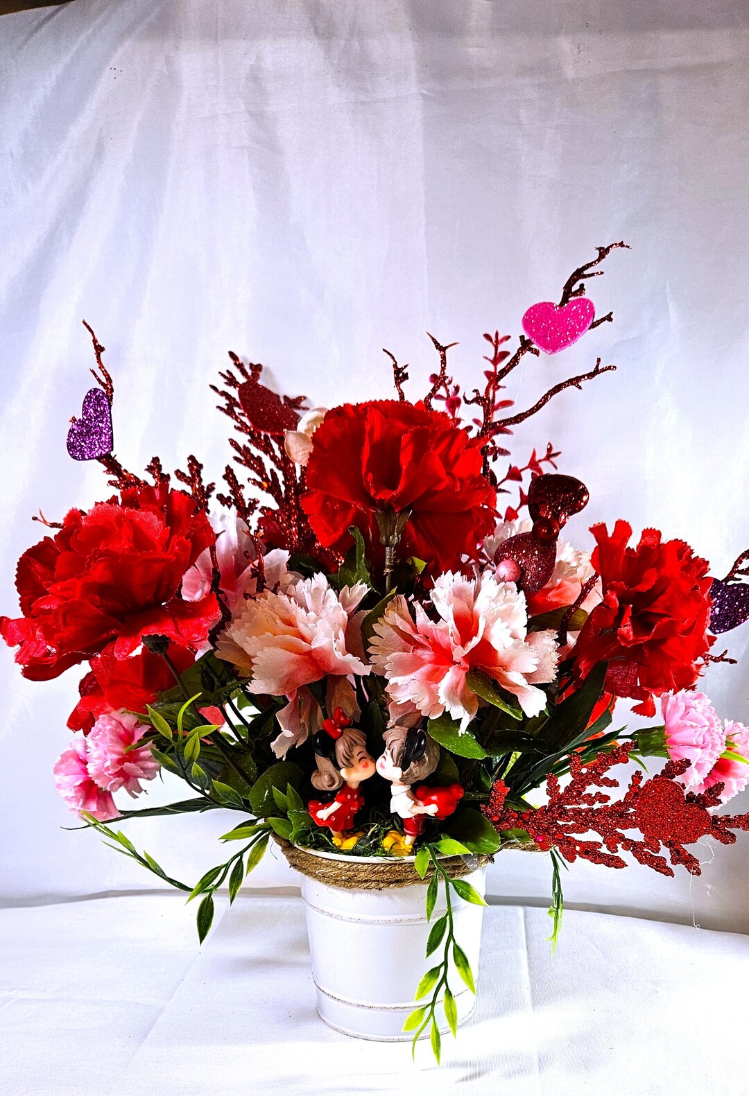Romantic Sweetheart Flower Arrangement With Kissing Couple - Red and ...