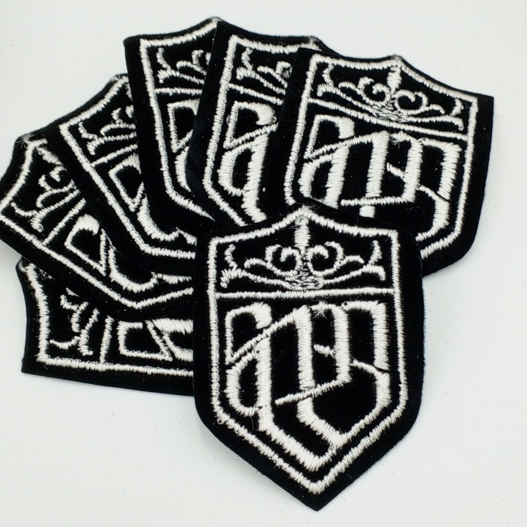 VINTAGE Badge Patches Black White Embroidered Patch Iron on Appliques ...