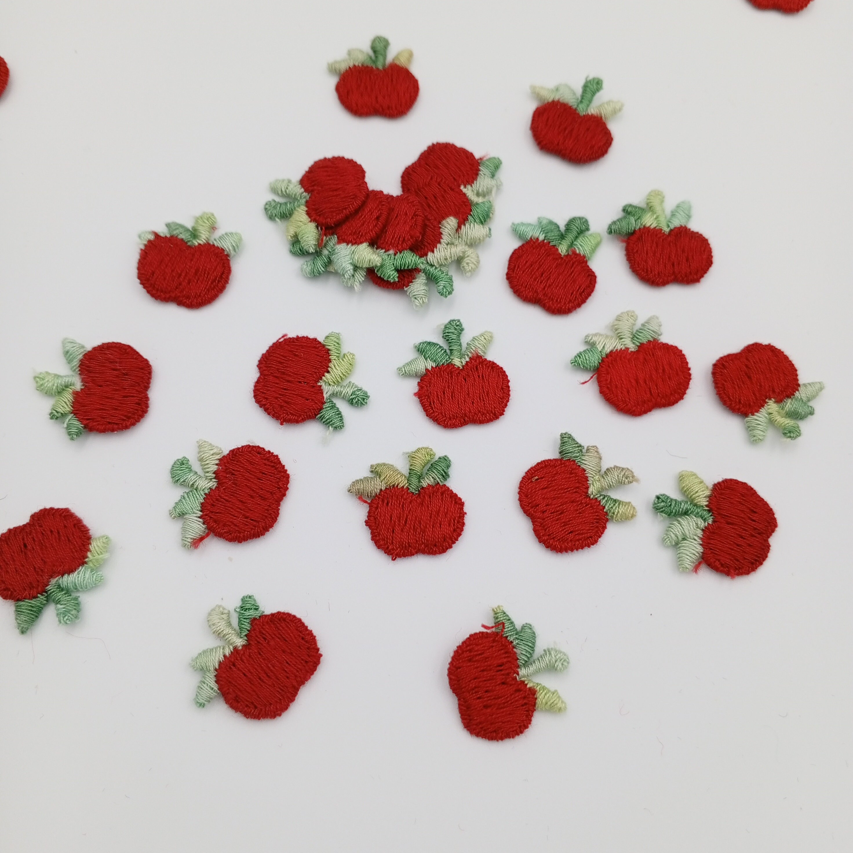 Cute RED APPLE VINTAGE Small Fruit Appliques Decorative Sewn on Patches ...