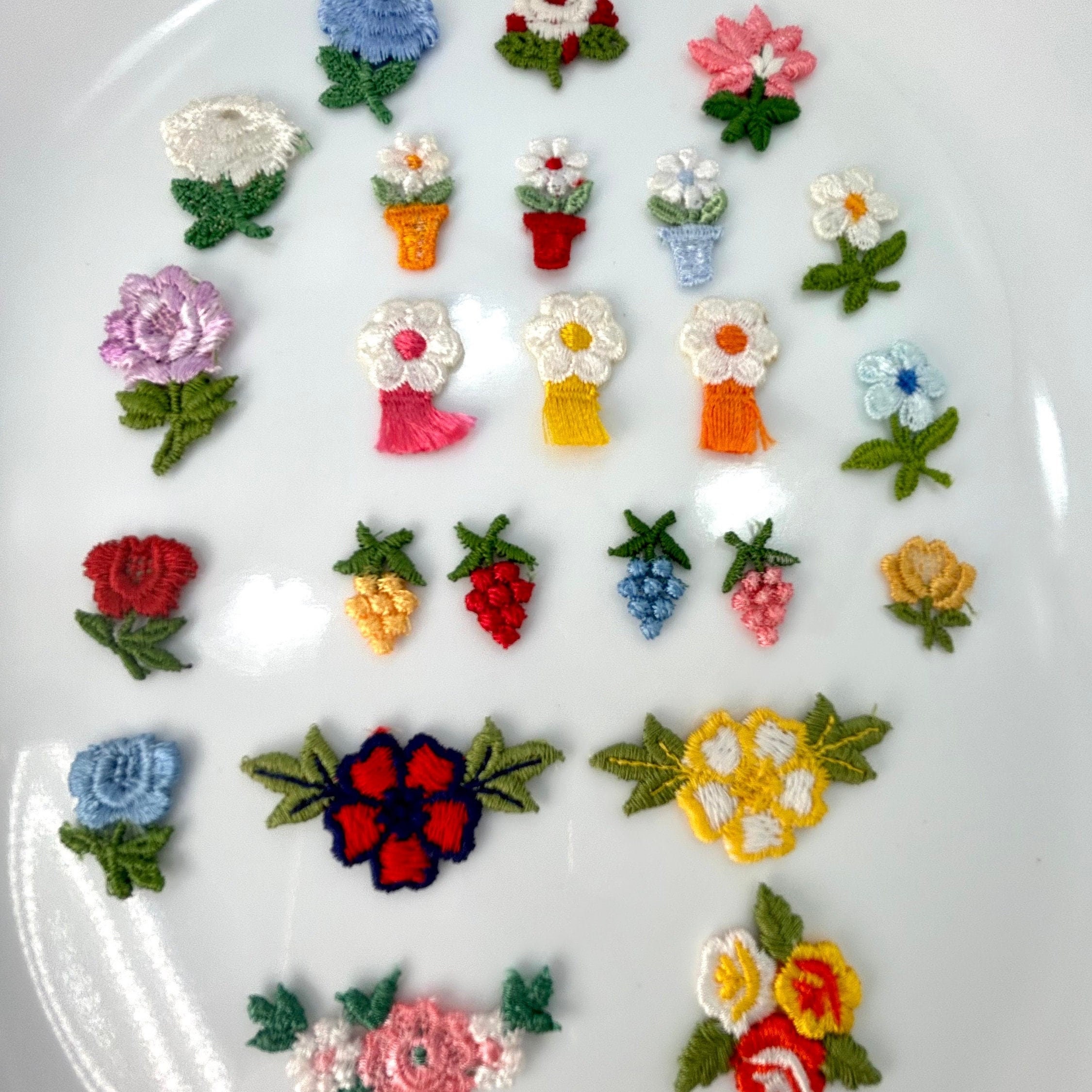 Small Vintage Appliqués Tiny Lace Flowers Rose Daisy Embroidered ...