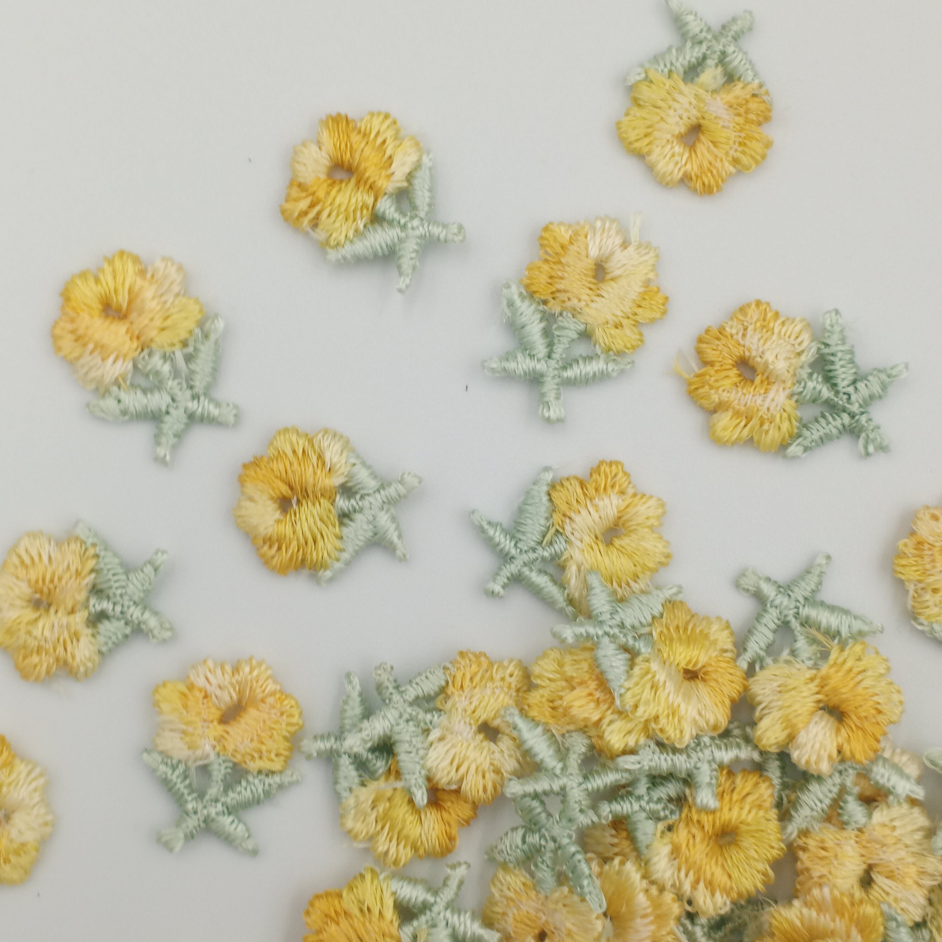 VINTAGE Appliques Cute Pastel Yellow Flower Patches 290 - Etsy