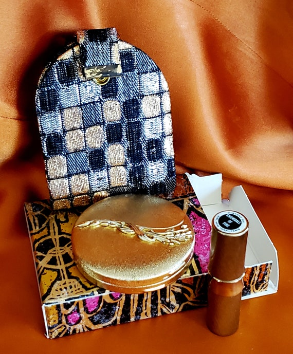 Vintage dubarry powder compact - Gem