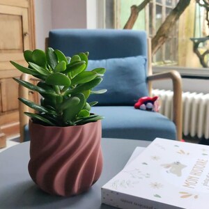 Plant Pot With Smooth Ribbed Curves - Available in Various Sizes and ...