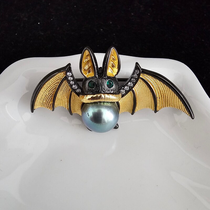 Bat Brooch - Etsy