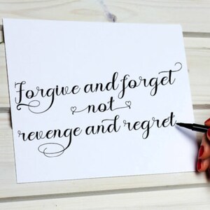 Agelliya Font - Etsy