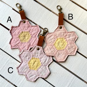 Vintage Flower Quilt Keychain, Flower Keychain, Keychain Charm, Vintage ...