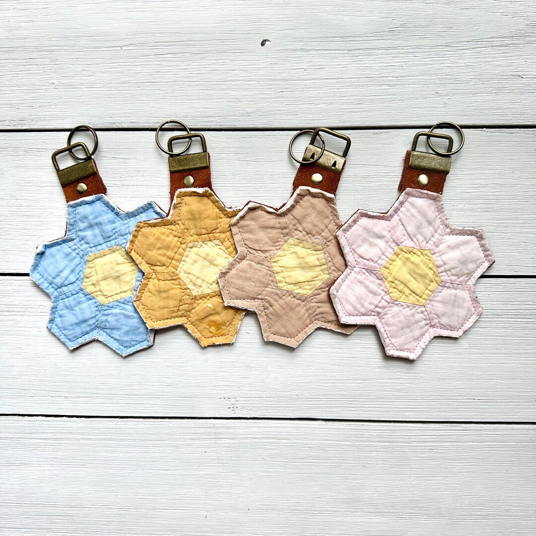 Vintage Flower Quilt Keychain, Flower Keychain, Keychain Charm, Vintage ...