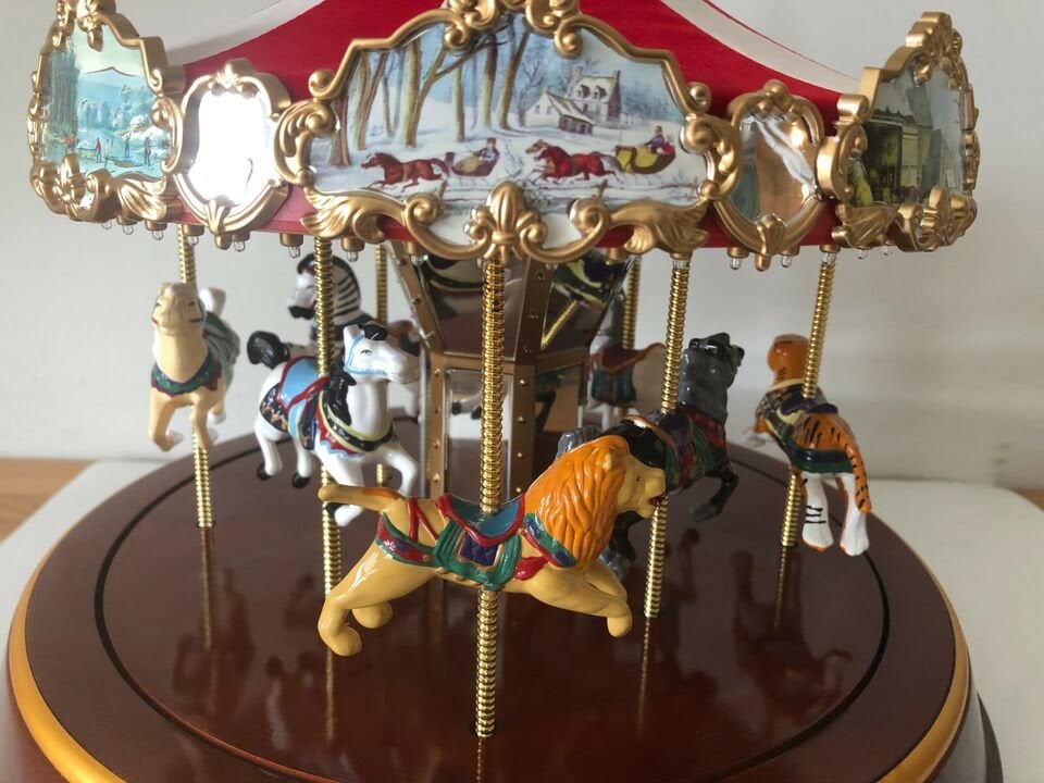 GOLD LABEL Collection World's Marquee CAROUSEL for O Scale Landscaping ...