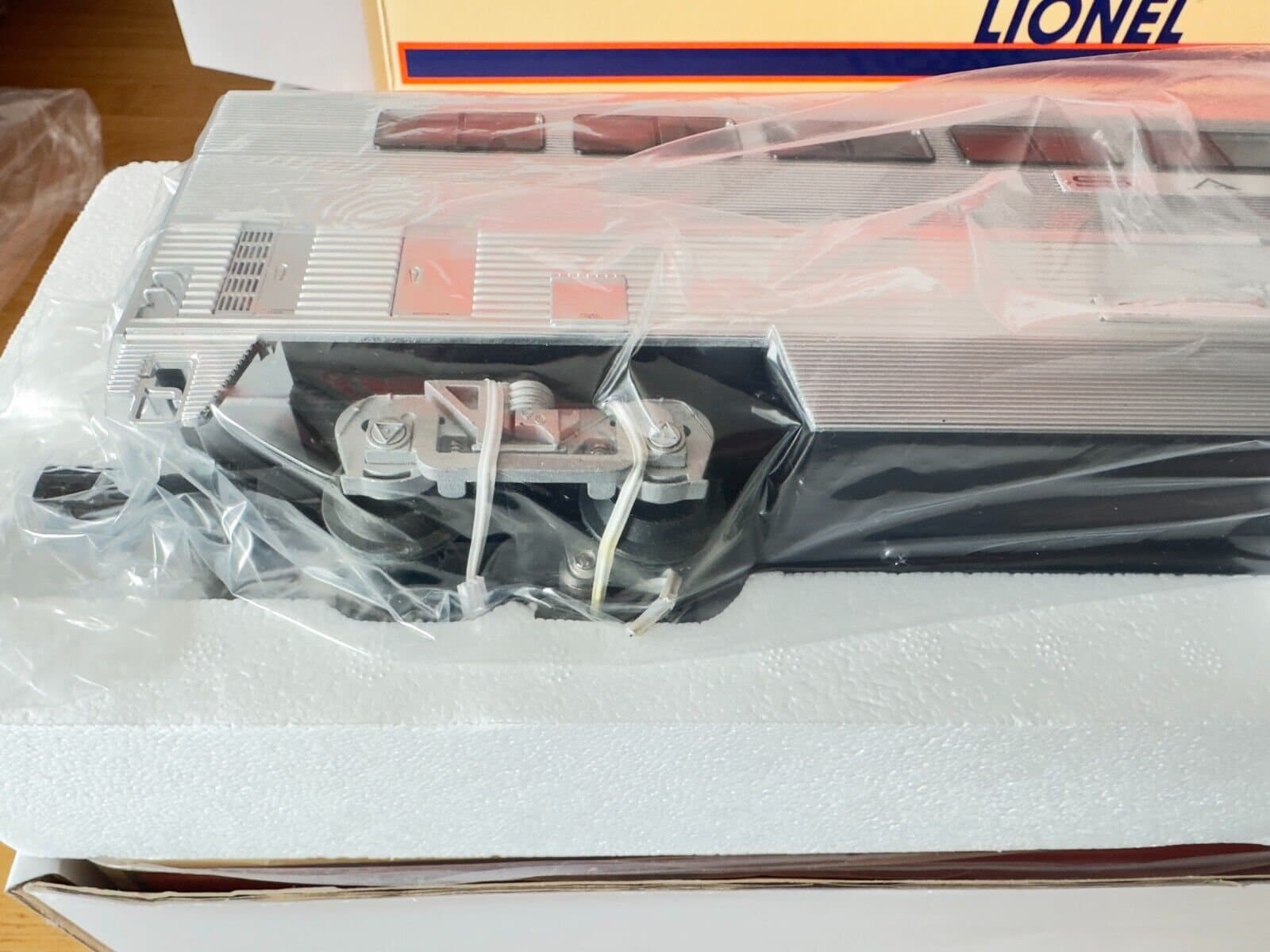 LIONEL 39129 Santa Fe Hi-level SUPERLINER Aluminum PASSENGER 4 Cars New ...
