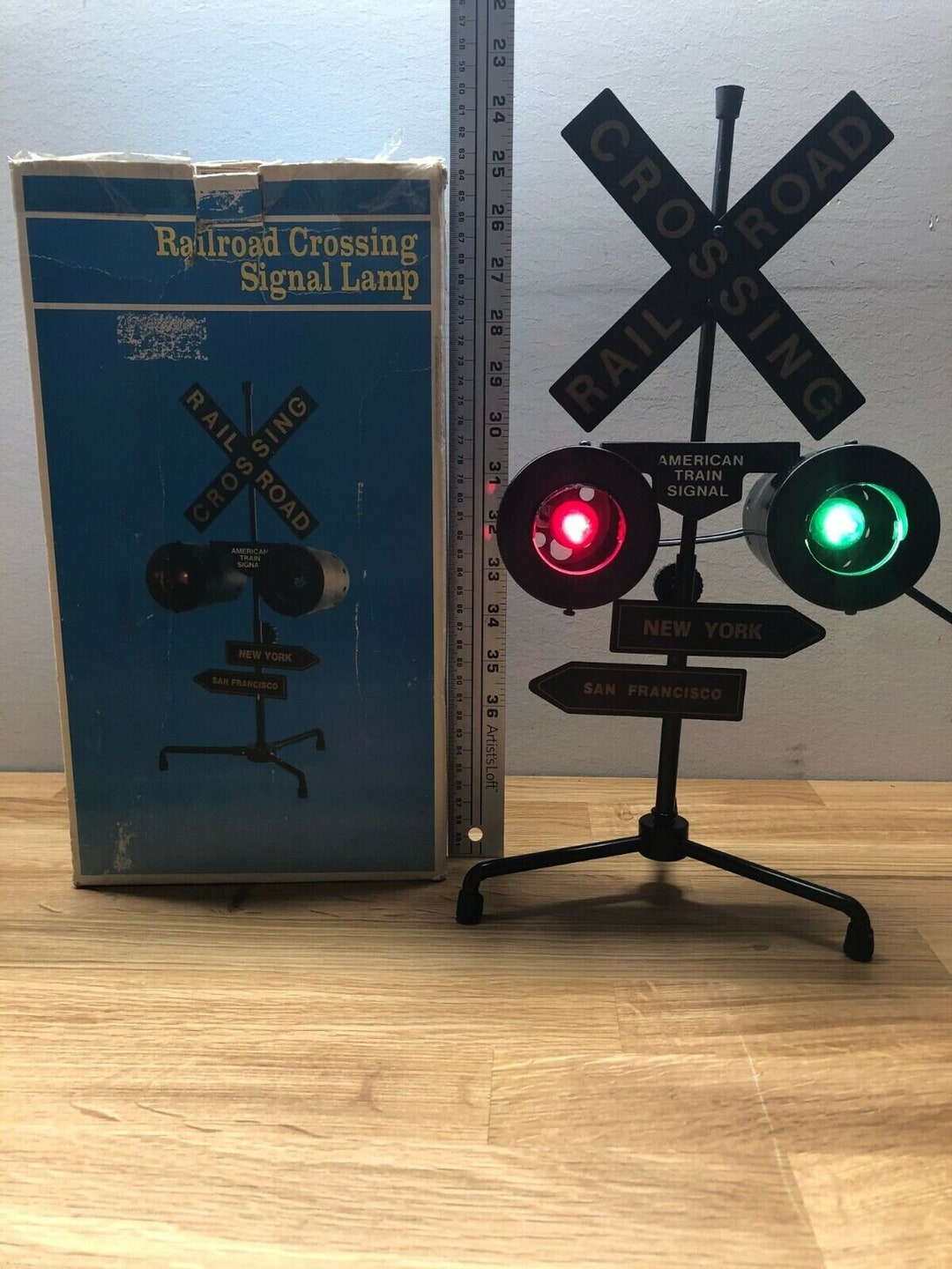 American TRAIN Rail Road CROSSING SIGNAL W/ Alternating Red Light ...
