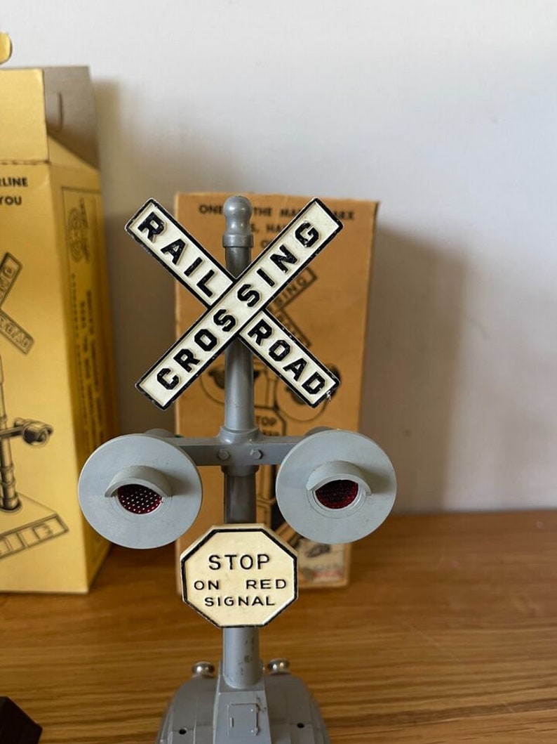 MARX 4 Pc 416 Searchlight 413 Switchman's Tower 421,426 Tween Light ...