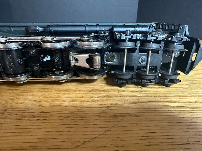 LIONEL Vintage PENNSYLVANIA 18010 6-8-6 Steam LOCOMOTIVE With 16 Wheels ...