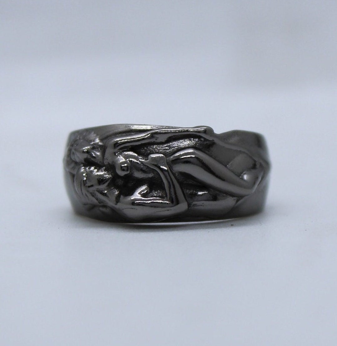 Loving Hugging Couple Ring, Naked Couple Hugging Ring, Romantic Love ...