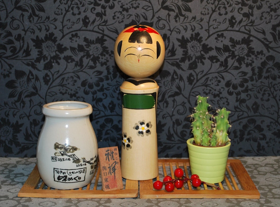 Geisha Figurine, Vintage Items, Kawaii Decor, Japanese Fretwork, Hand ...