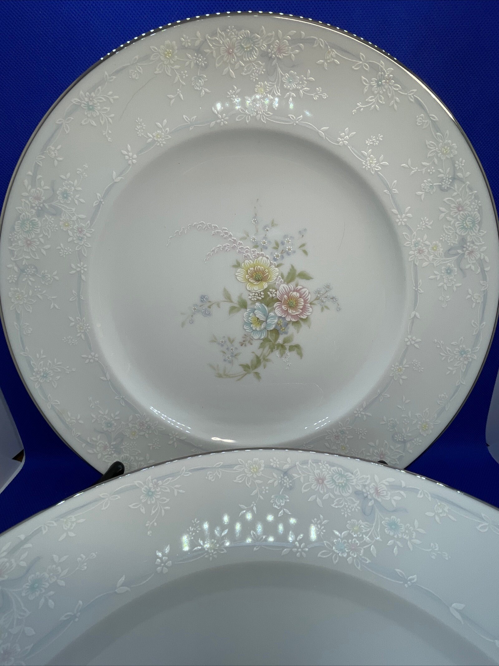 Noritake Ireland Anticipation Bone China 2963 Dinner Plates Floral ...