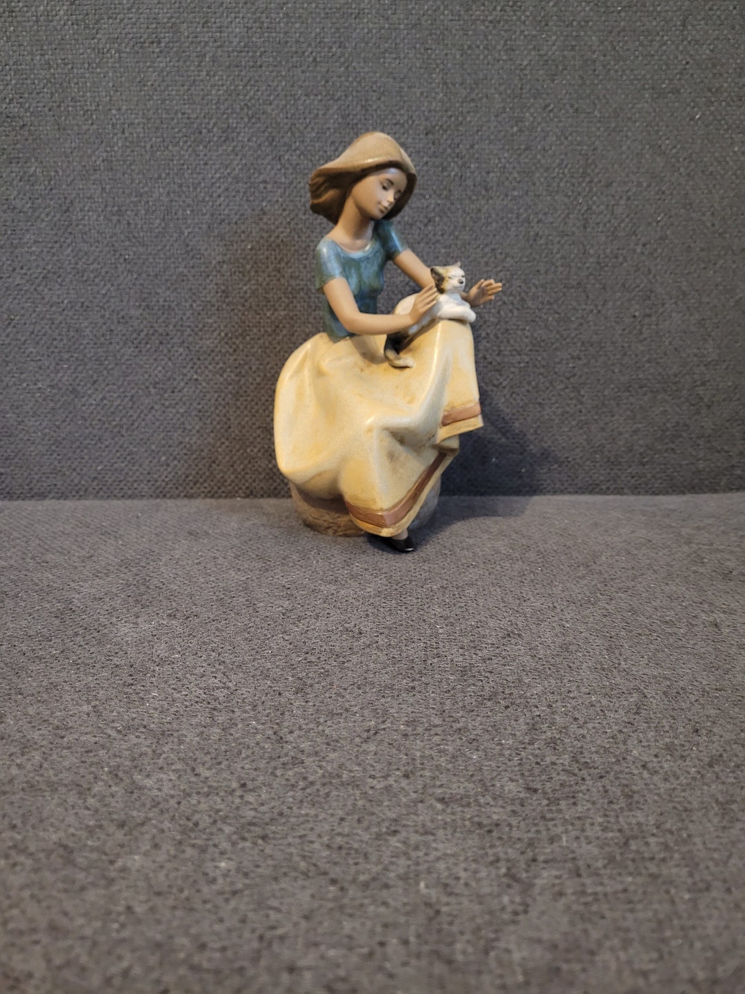 Lladro Figurine A Girl With a Cat on Her Lap #2169 - Etsy