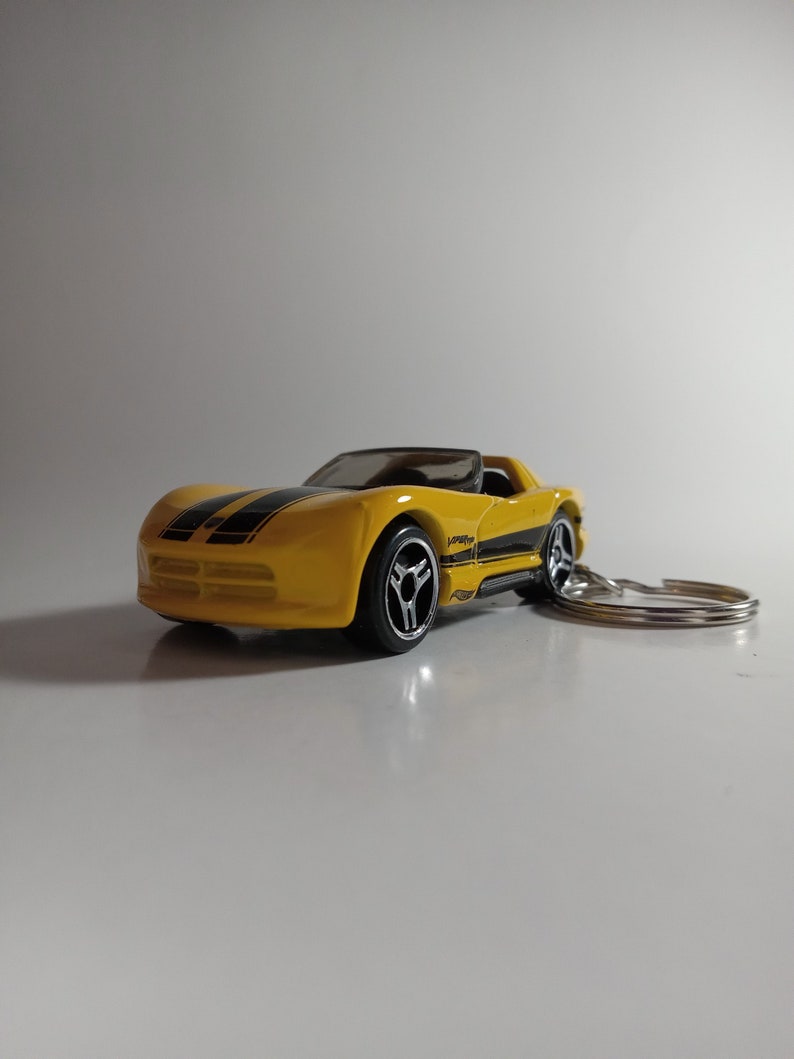 Viper SRT 10 Hotwheel Keychain Car Keychain Keychain Truck Car Car Guy ...